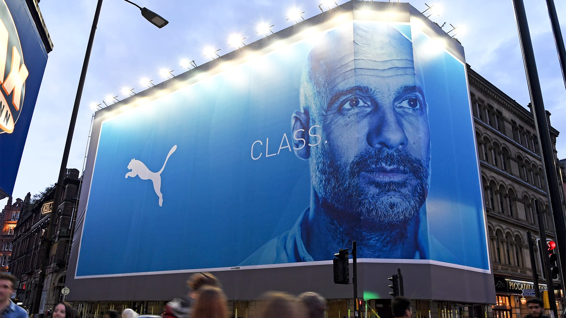 Premium Outdoor Advertising - BlowUP media Giant Poster advertising